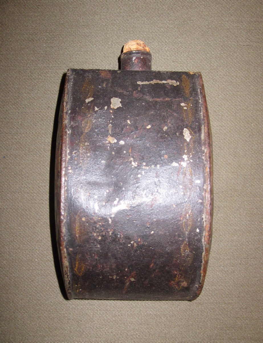 Kidney Powder Flask With American Flag | J. Mountain Antiques