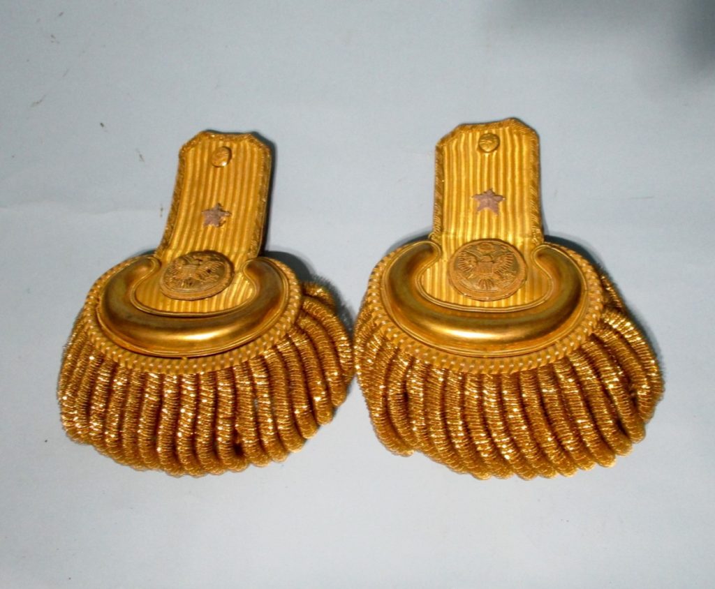 1902 General Officer’s Epaulets In Case | J. Mountain Antiques