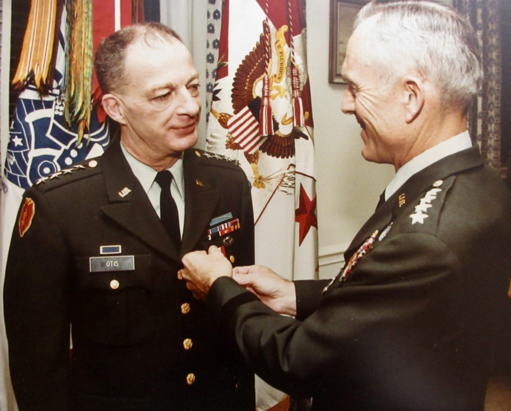 Boxed Distinguished Service Medal – General Glenn K. Otis | J. Mountain ...
