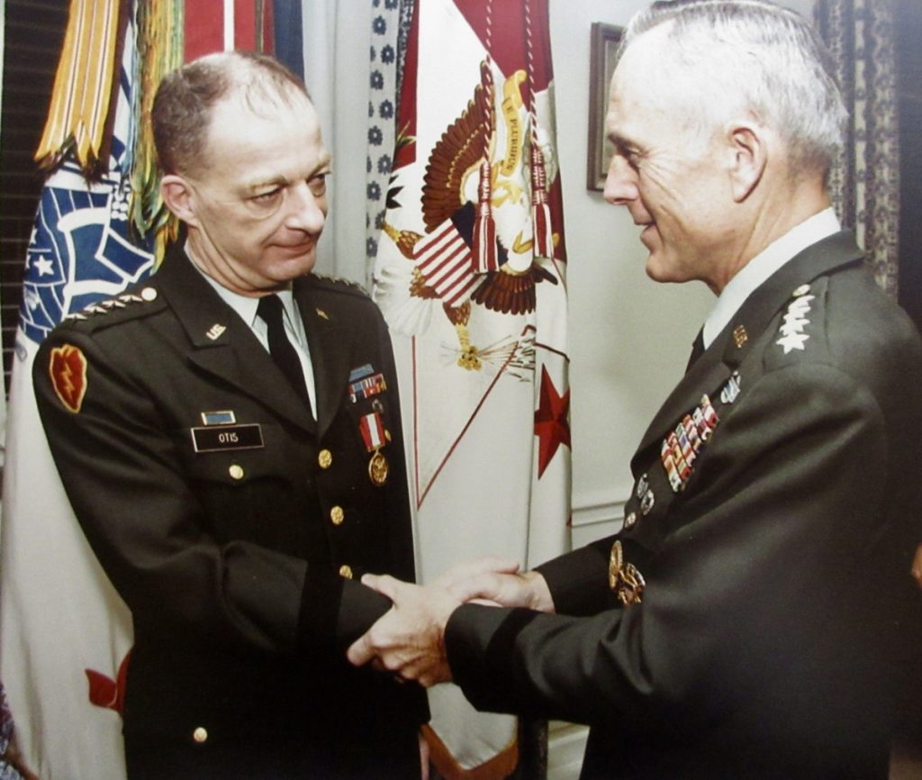 Boxed Distinguished Service Medal – General Glenn K. Otis | J. Mountain ...
