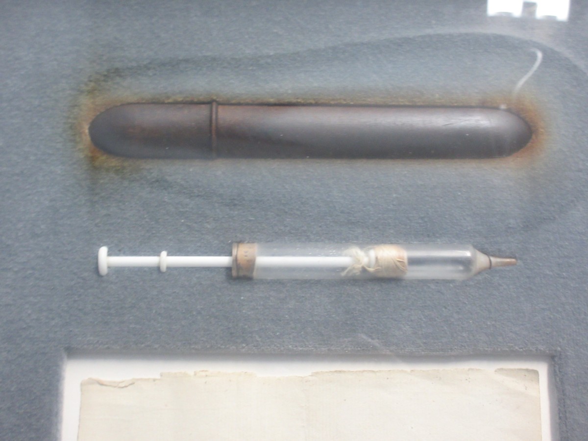 18th Century Medical Syringe With Wooden Case. – SOLD | J. Mountain ...